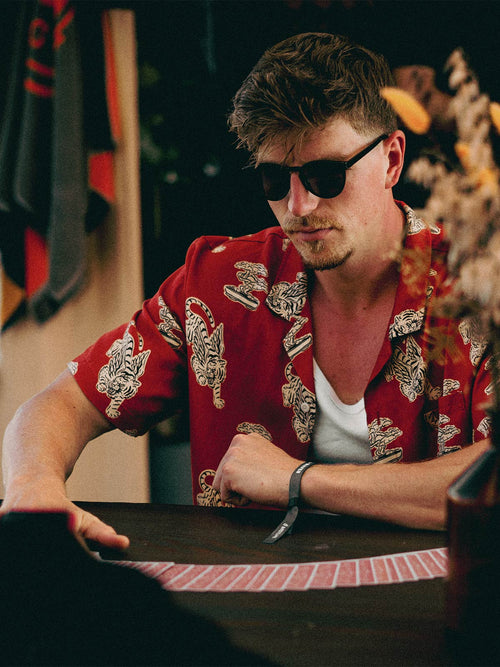 Making Magicians Since 2001 | Ellusionist